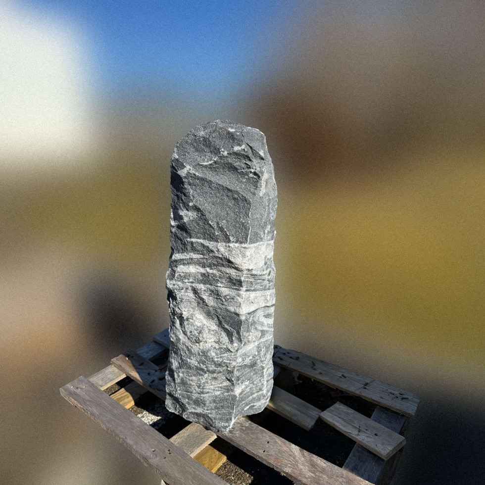 Monolithes et Menhirs pierre naturelle | Déco de jardin | RO'MA Nature