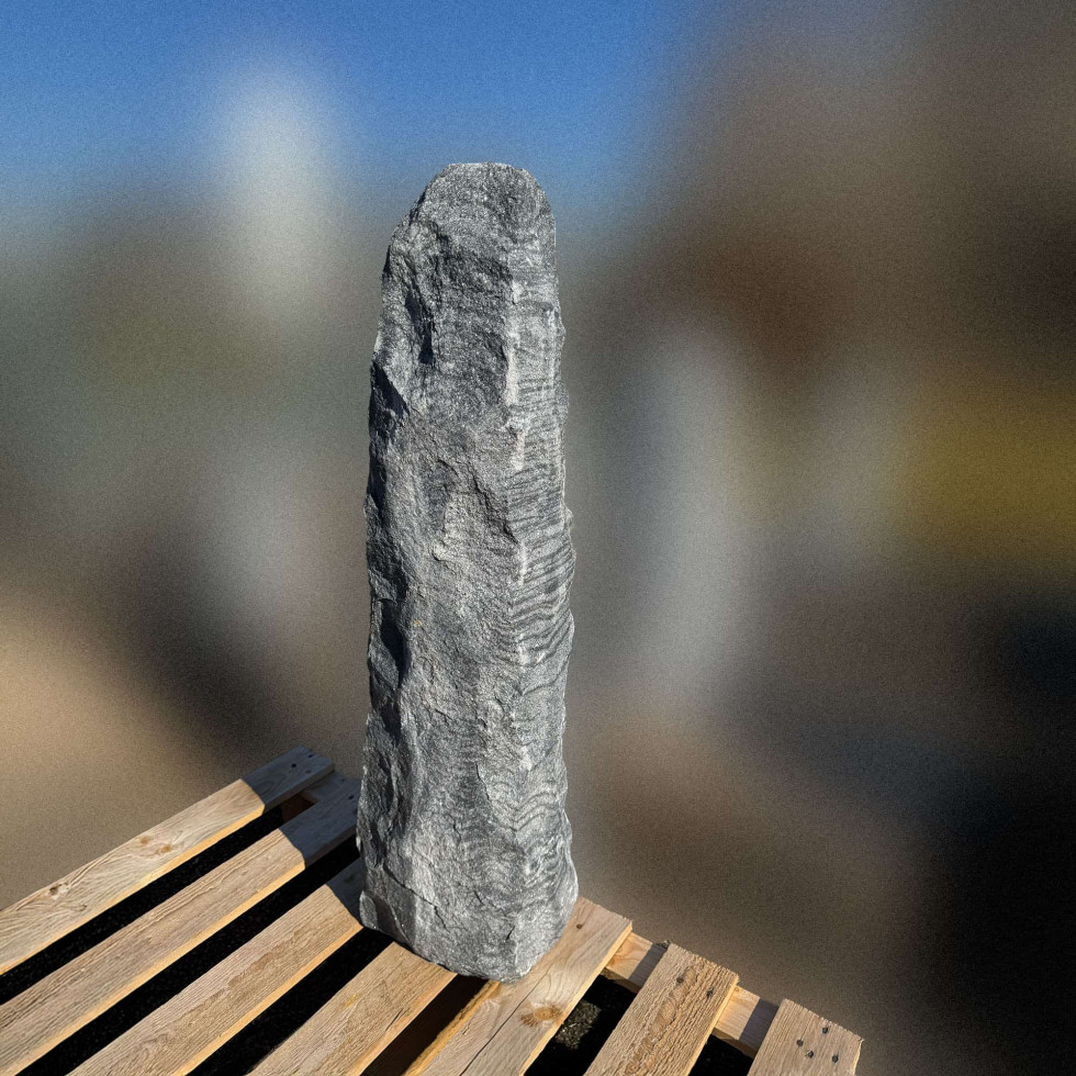 Monolithes et Menhirs pierre naturelle | Déco de jardin | RO'MA Nature